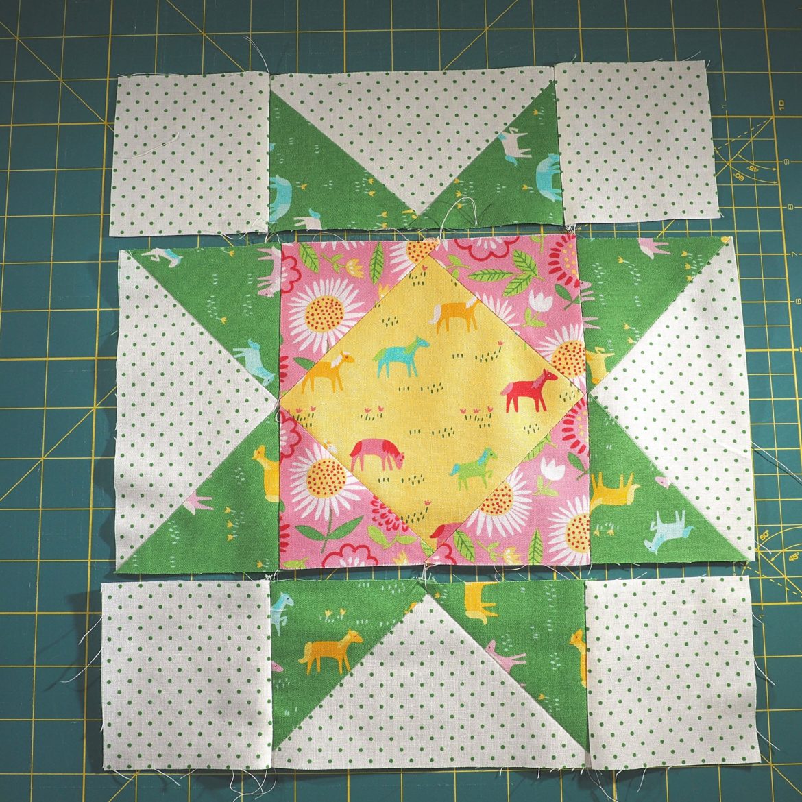 How to Make a 12 1/2" Variable Sawtooth Star Quilt Block - Create with ...