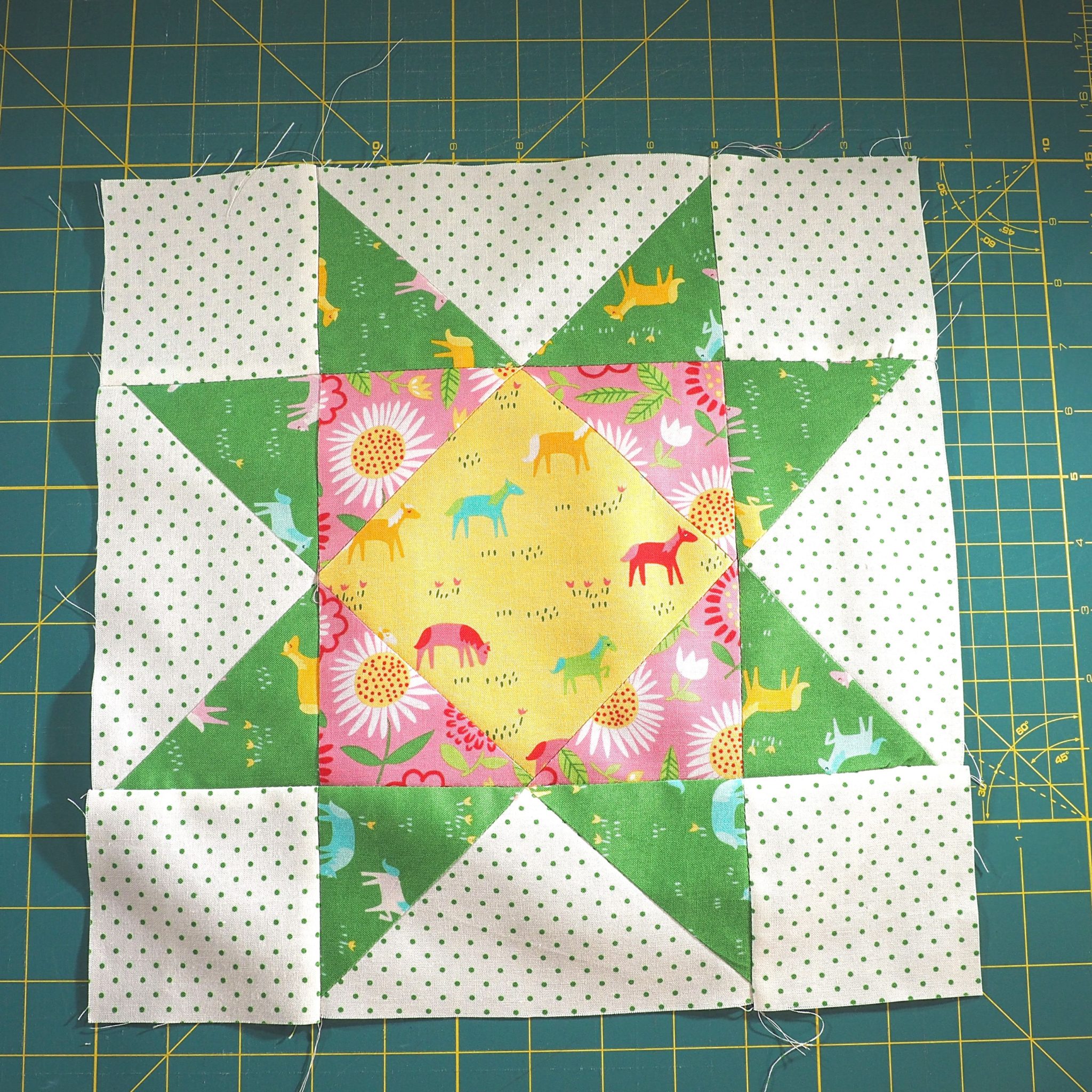 How to Make a 12 1/2" Variable Sawtooth Star Quilt Block - Create with ...