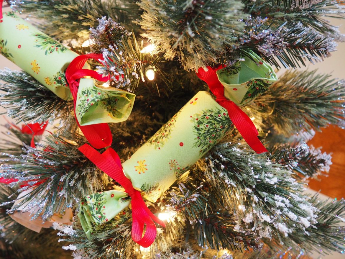 How to Make a Fabric Christmas Cracker - Create with Claudia