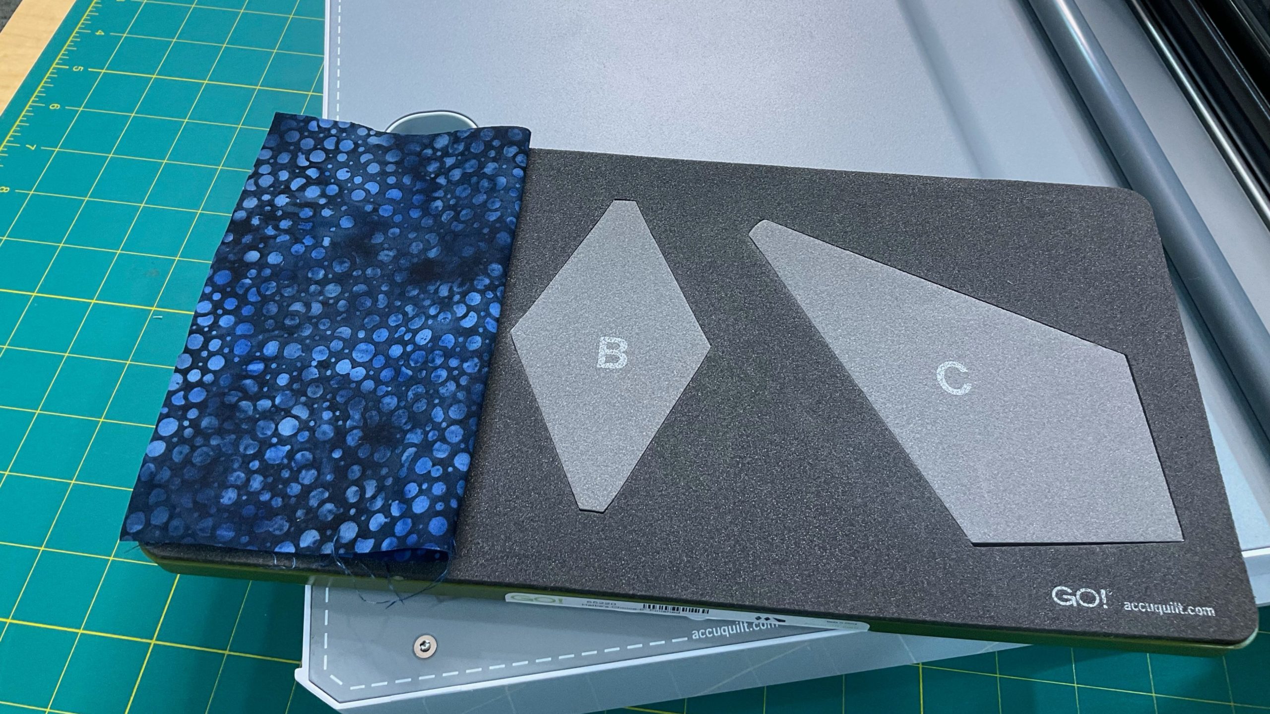 Quilting with the AccuQuilt® Go! Hattie's Choice Die and the 8" Go ...