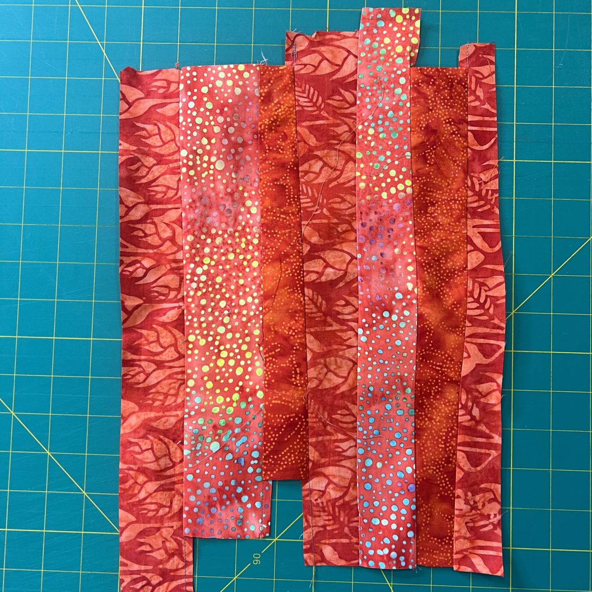 How to Make Improv Monochromatic Strip Quilt Blocks with Scraps ...