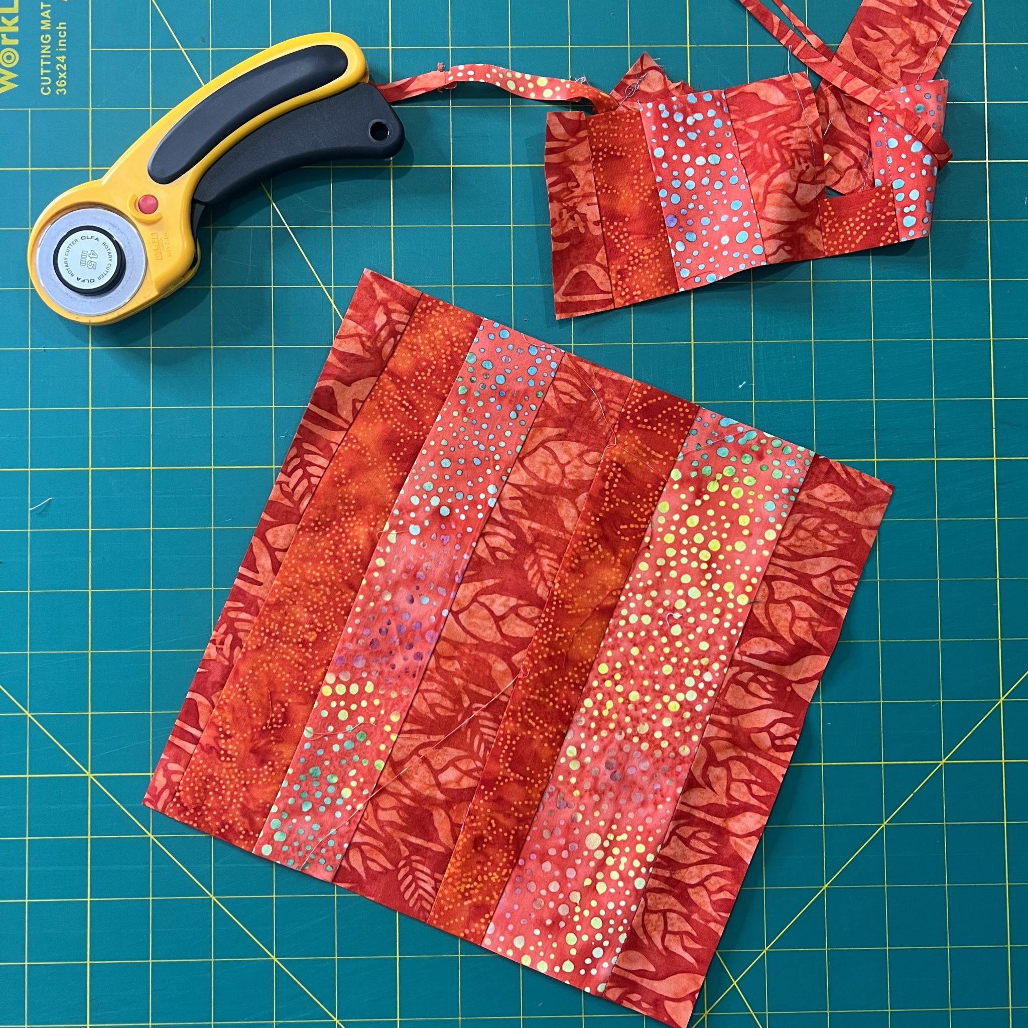 How to Make Improv Monochromatic Strip Quilt Blocks with Scraps ...