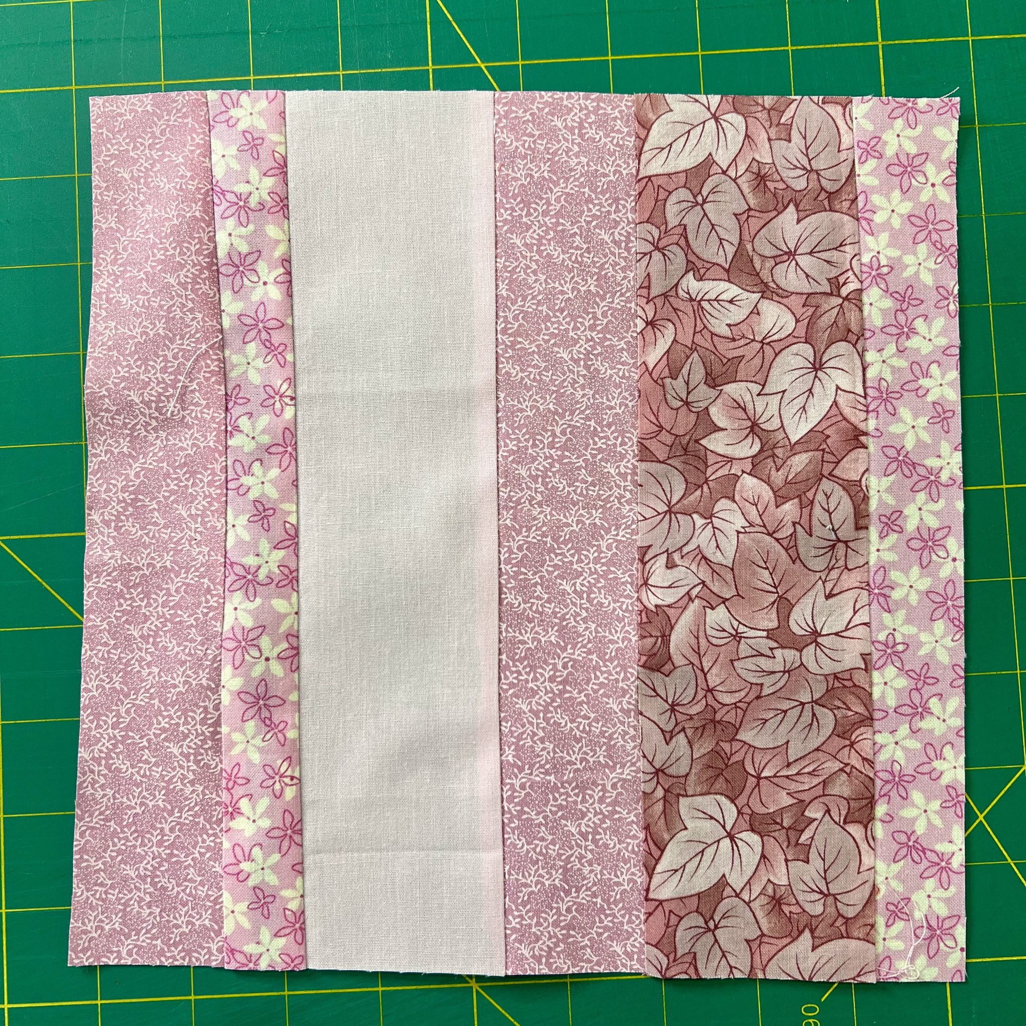 How to Make Improv Monochromatic Strip Quilt Blocks with Scraps ...