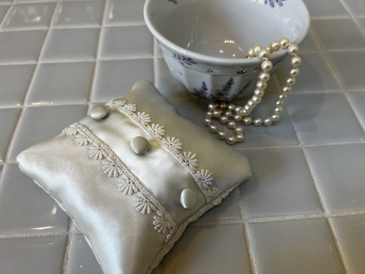 DIY Lavender Sachets - How to Make a Sachet out of an Old Wedding Dress ...