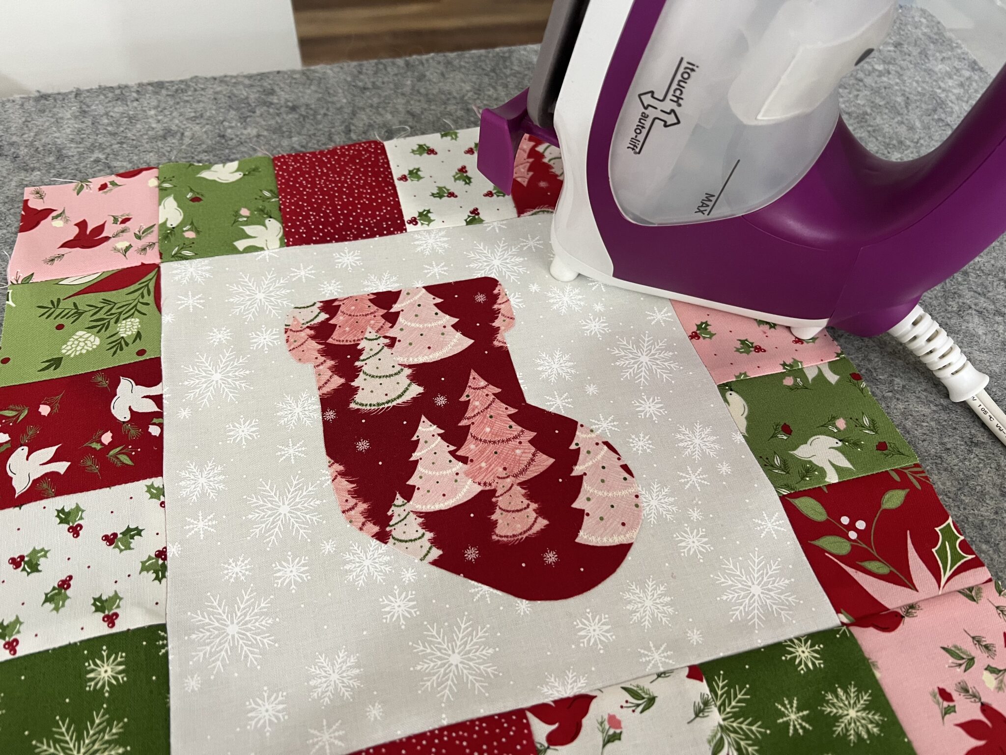 Easy Christmas Fusible Appliqué Mini Quilt Tutorial - Create with Claudia