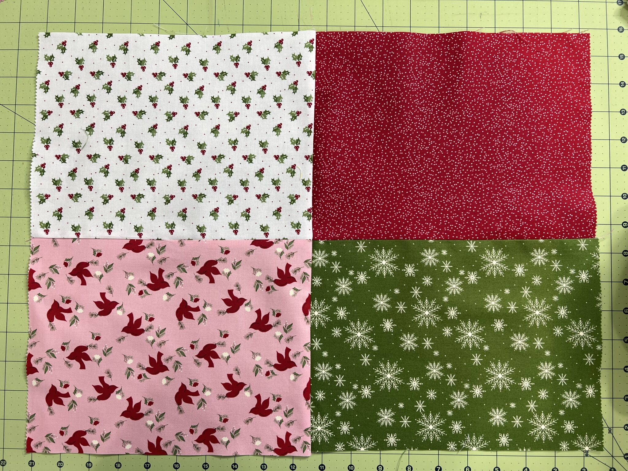 Easy Christmas Fusible Appliqué Mini Quilt Tutorial - Create with Claudia