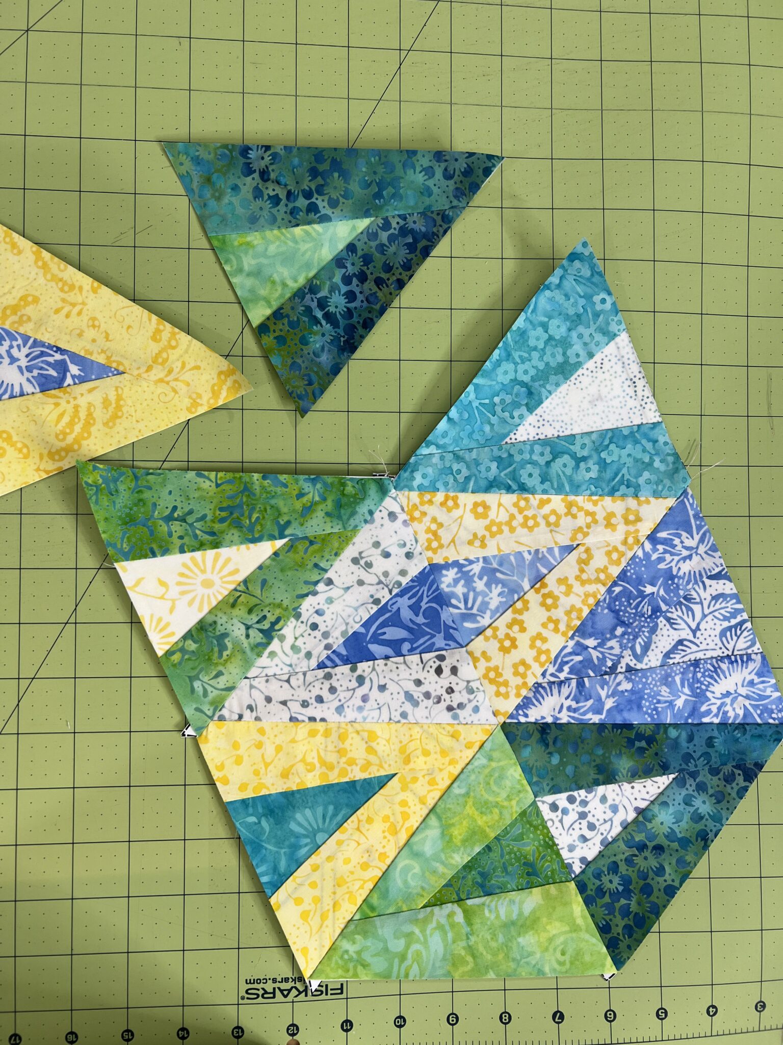 Jeweled Triangles Table Runner - Create with Claudia