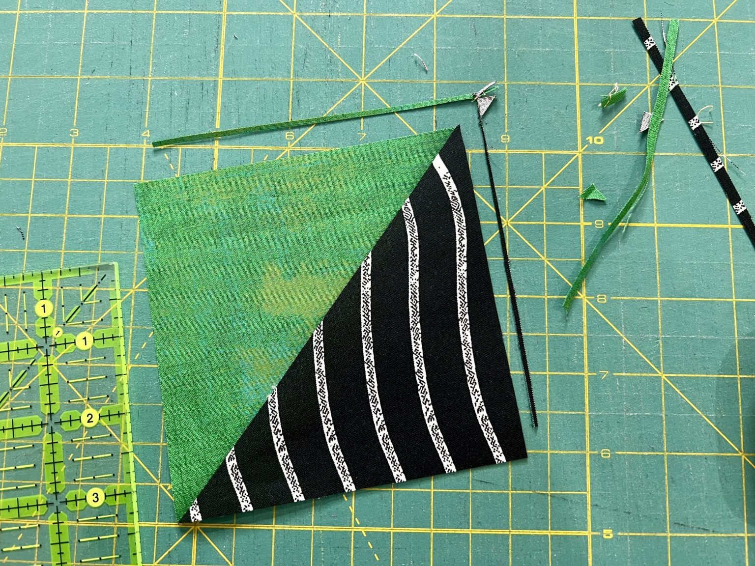 Disappearing Eccentric Star Quilt Block Tutorial - Create with Claudia